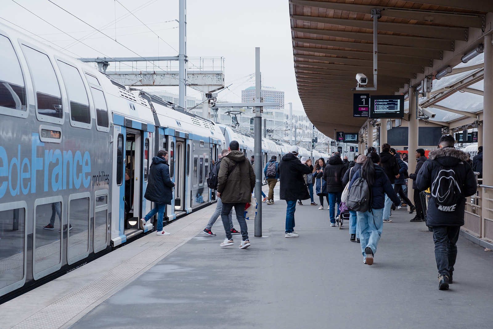 Forte affluence sur le RER E : adoptez les bons réflexes et optimisez ...